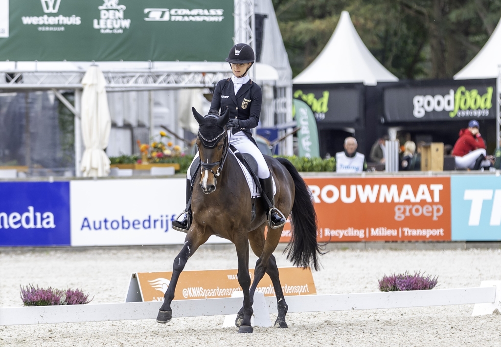 Julia Krajewski leidt in Boekelo | Hippisch Twente
